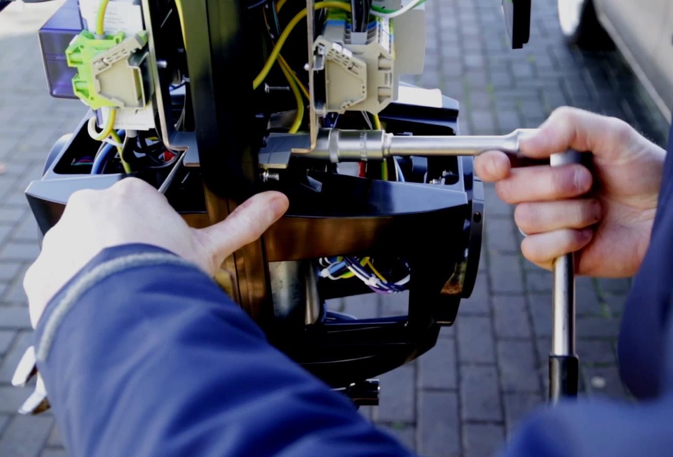 Laadpaal installeren zelf doen of laten doen? - Bouwgemak